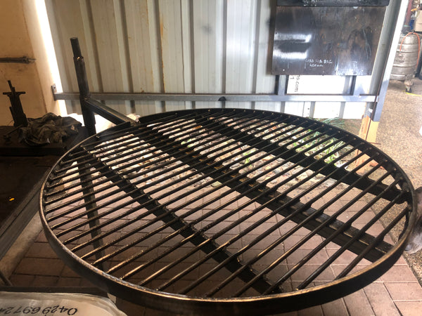 Big_Swinging_BBQ_Grill_www.aussiecampfirekitchens.com_workshop_grande ...